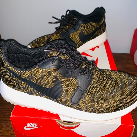 roshe black and gold amazing colorways